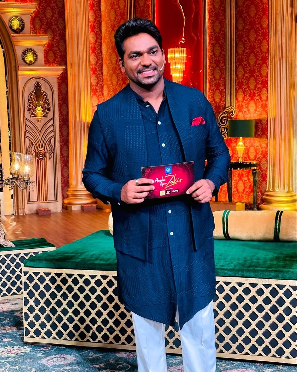 Zakir Khan makes history with Hindi comedy at Madison Square | EasternEye