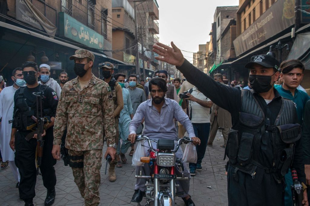 Pakistan sees record Covid-19 deaths; stricter lockdowns likely ...
