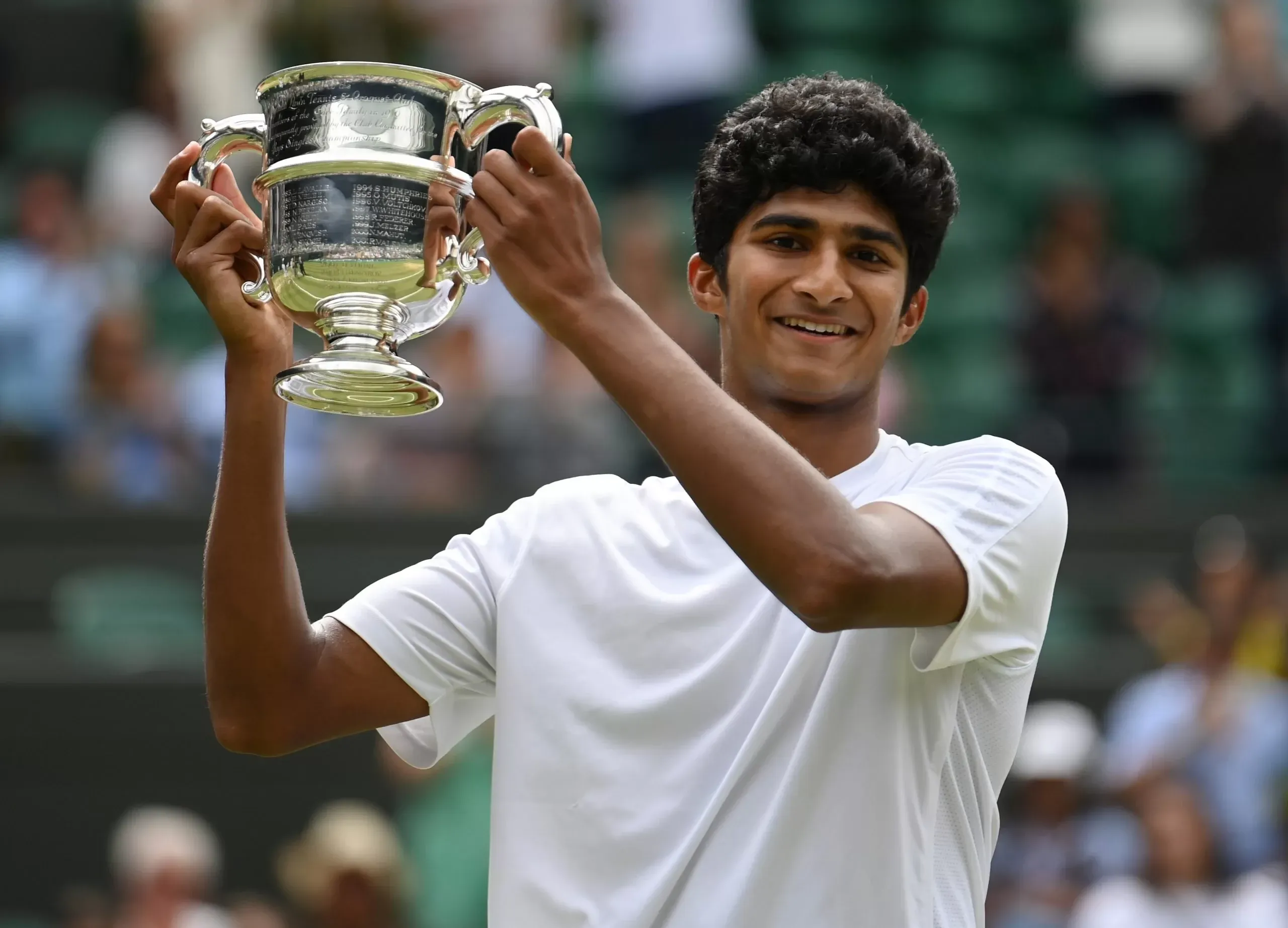 Indian-American Samir Banerjee lifts Wimbledon boy's singles title ...