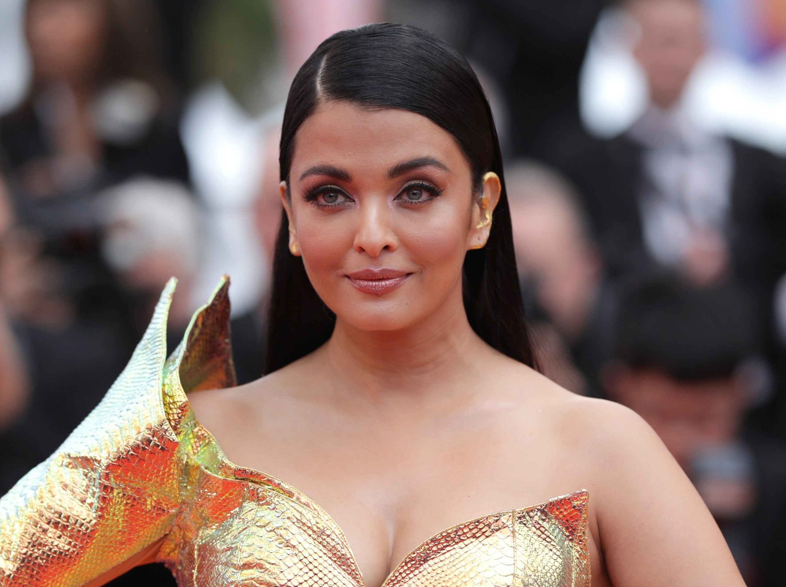 Aishwarya Rai Bachchan's look from Ponniyin Selvan gets leaked - EasternEye