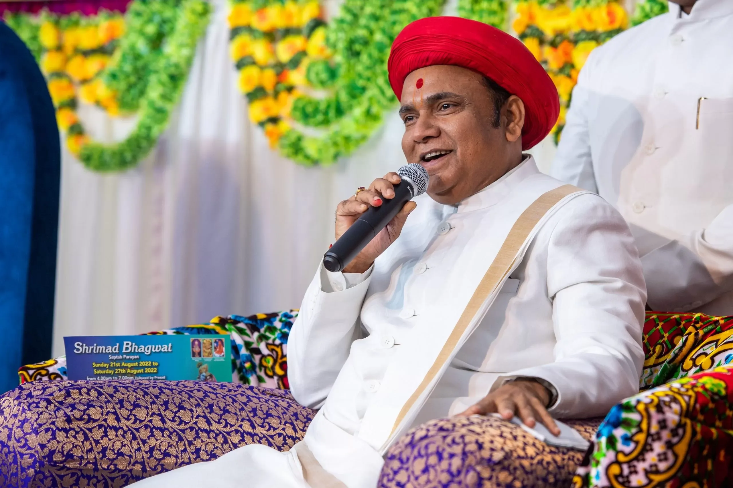 Hindu spiritual leader visits Leicester - EasternEye