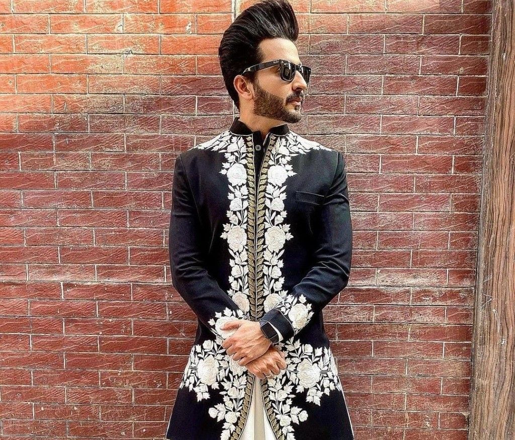 Dheeraj Dhoopar dazzles in this monochromatic regal Kashmiri look ...
