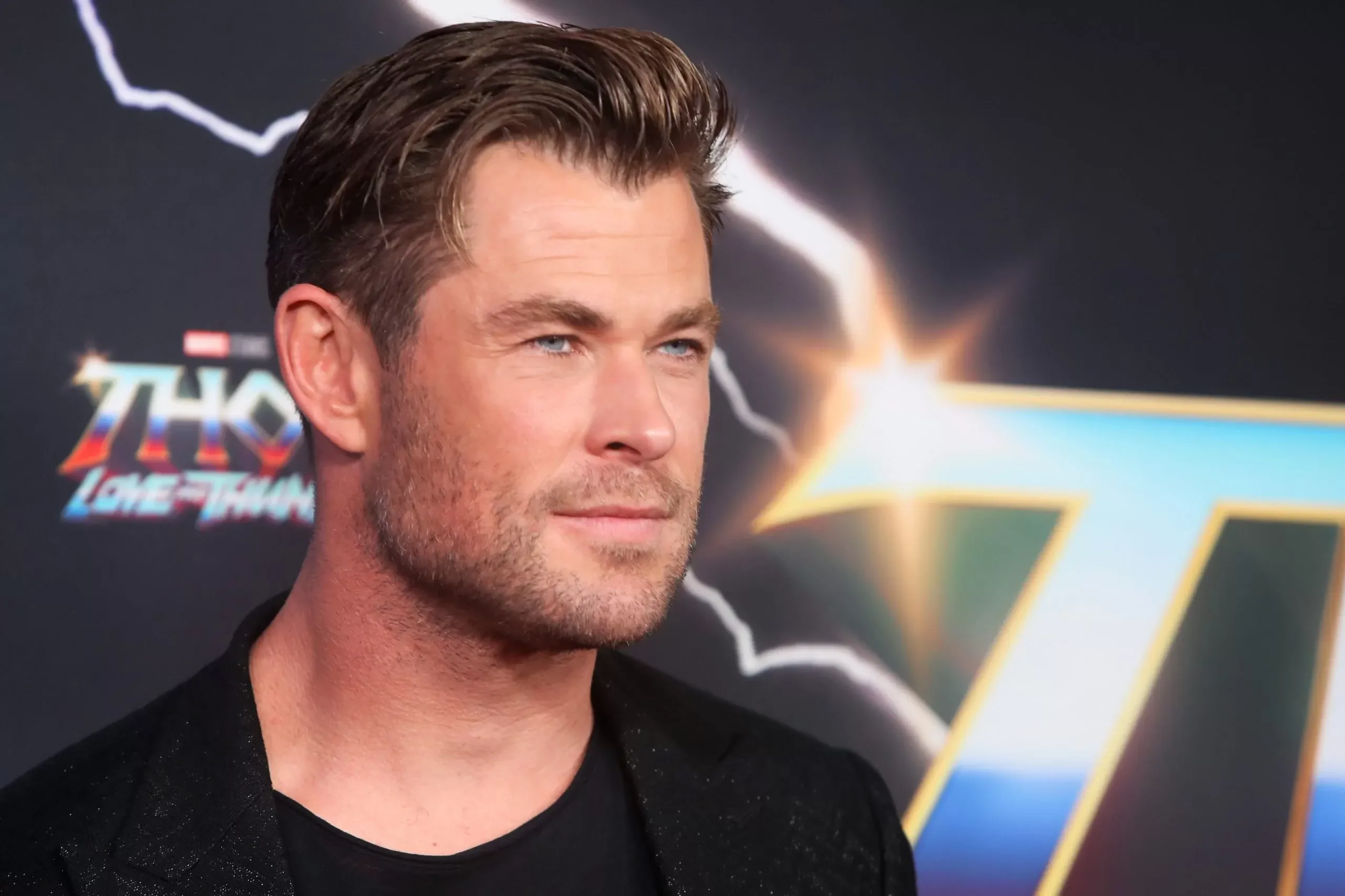 Chris Hemsworth reveals he's at high risk of developing Alzheimer's ...