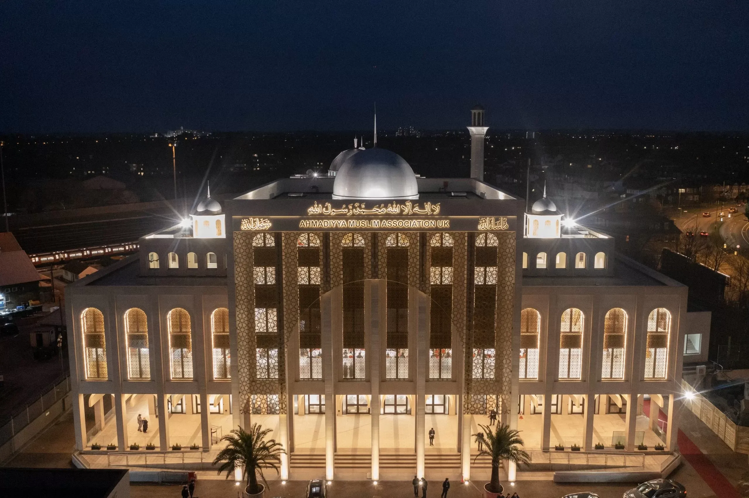 UK's largest mosque reopens after 2015 fire damage - EasternEye