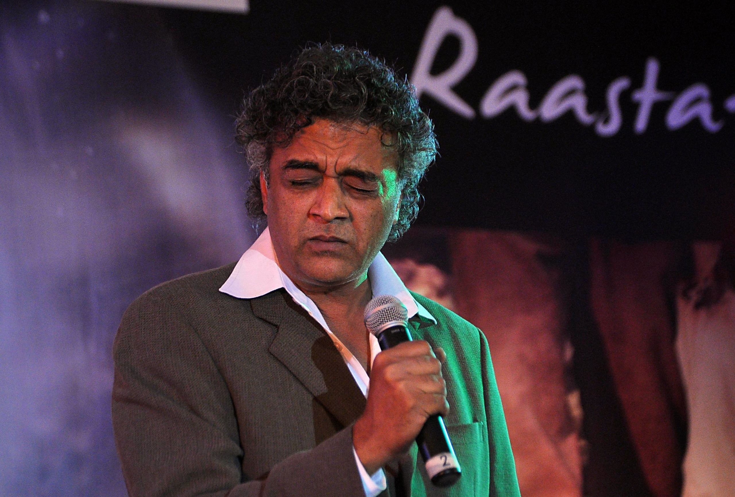 Lucky Ali apologises to ‘Hindu brothers’ over ‘Brahman’ post - EasternEye