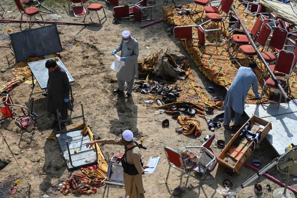Pakistan police comb site after deadly blast - EasternEye