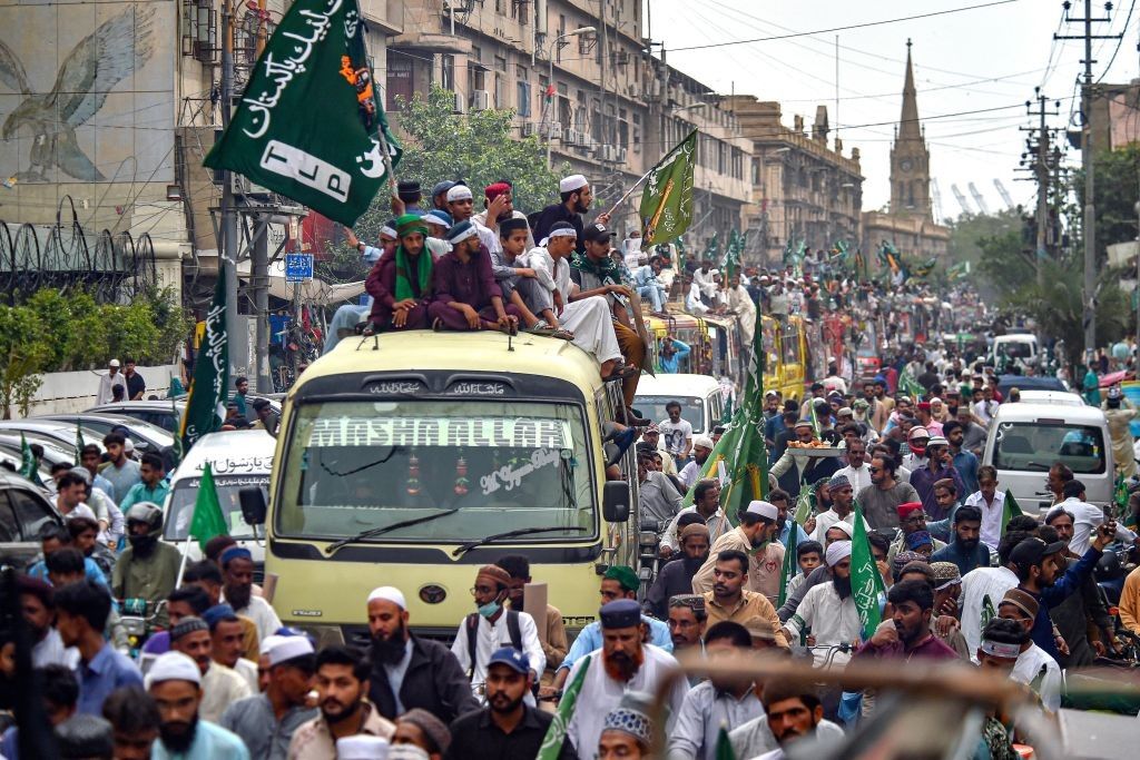 Thousands rally in Pakistan to condemn Sweden Koran burning - EasternEye