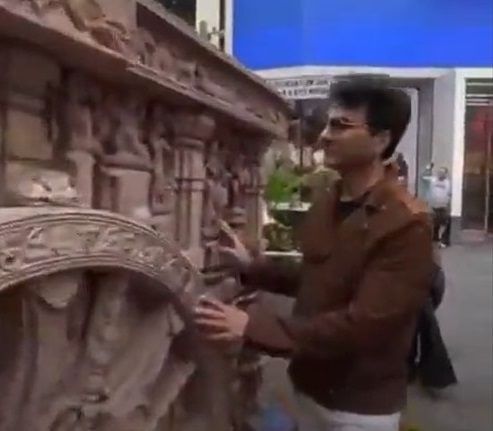 Michelin star chef Vikas Khanna brings Konark Chakra sculpture replica ...