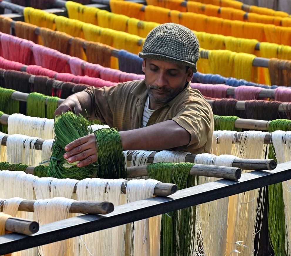 Pakistan’s thriving textile sector shrinks as global demand slows ...