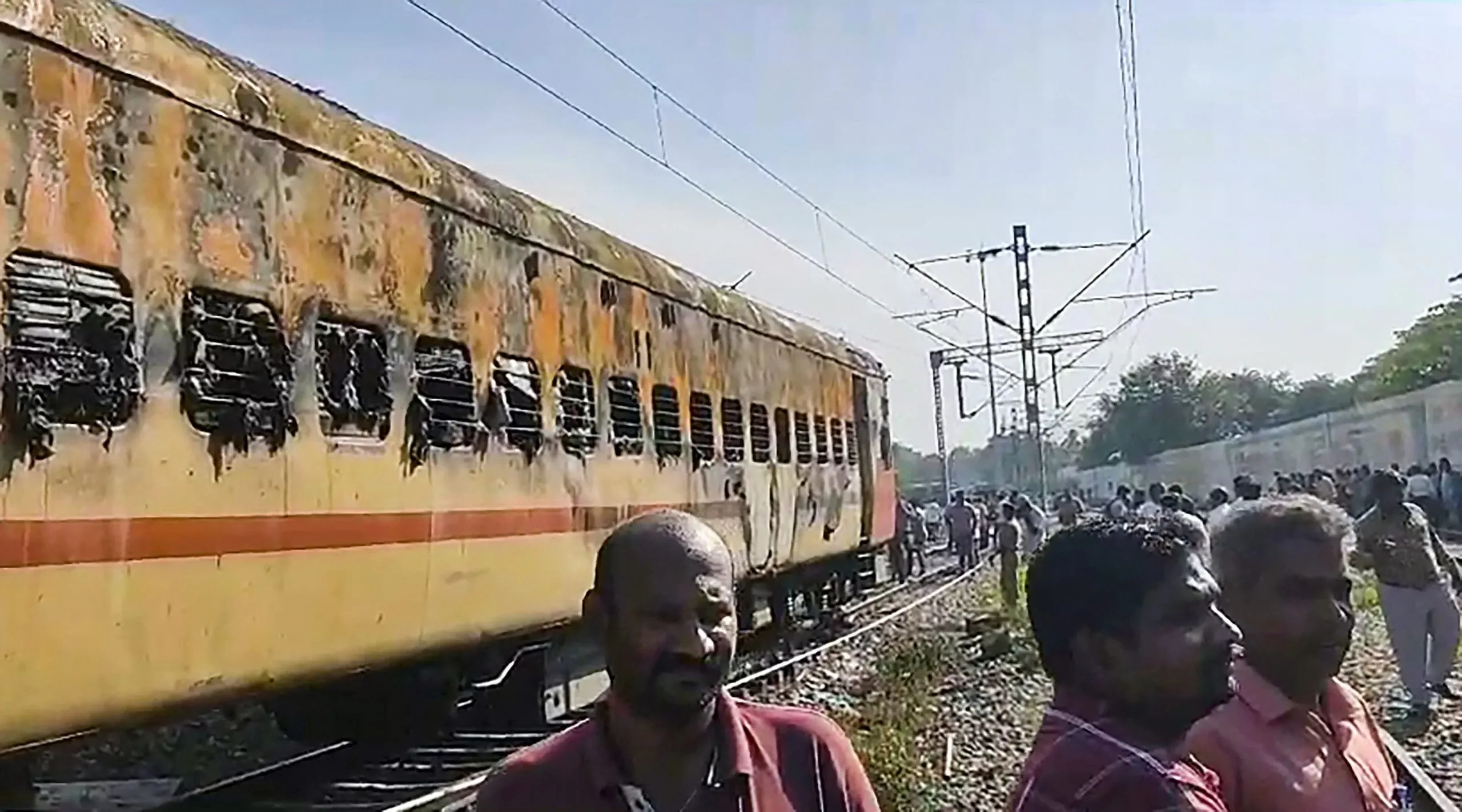 Nine killed in Indian train coach fire - EasternEye