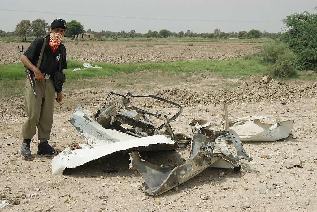 24 dead as militants attack Pakistan army - EasternEye