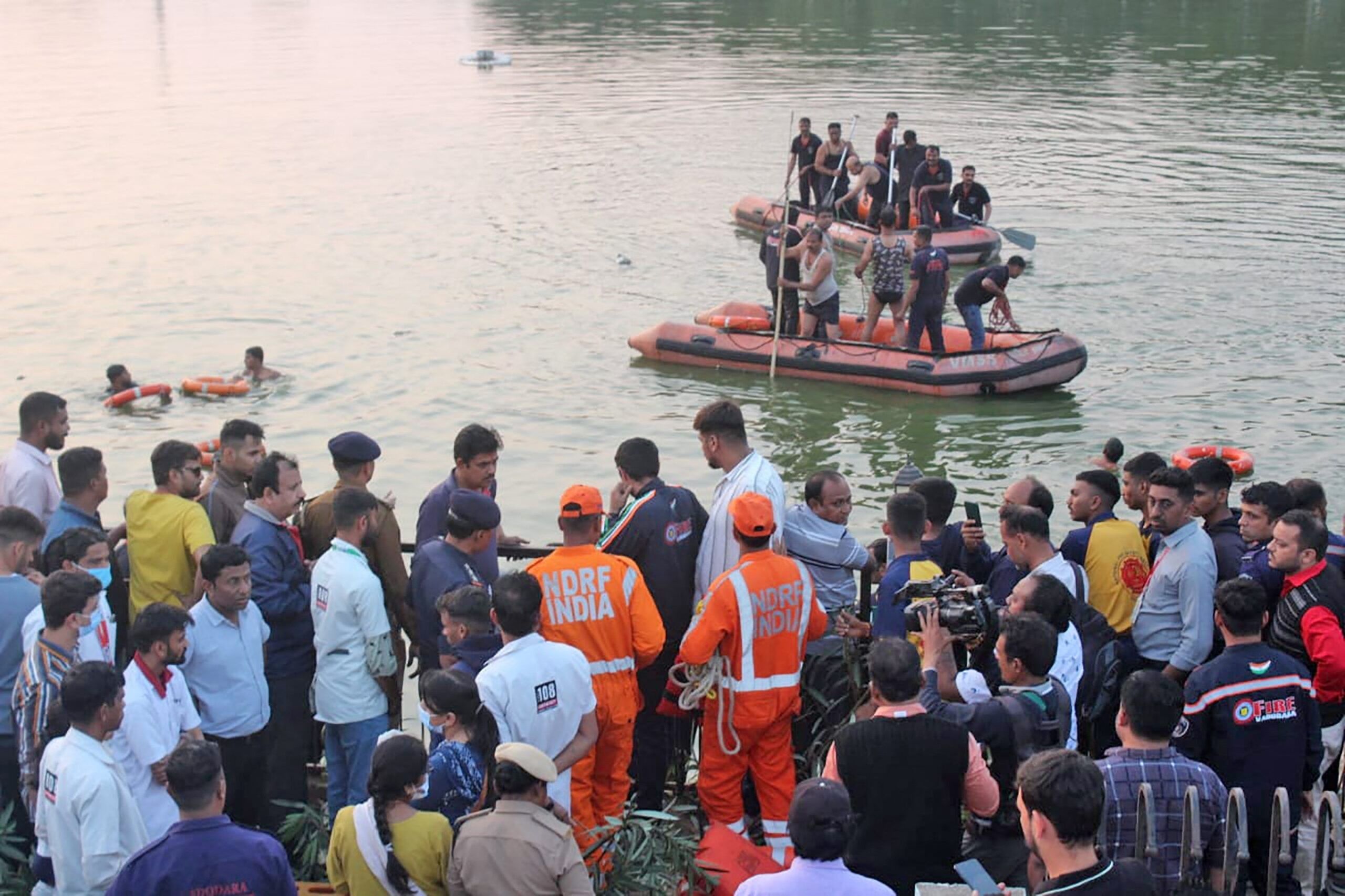 Gujarat boat tragedy: 12 students, 2 teachers drown in Vadodara ... Gujarat boat tragedy: 12 students, 2 teachers drown in Vadodara ...