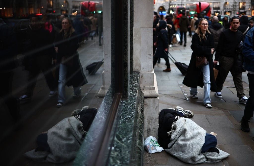 British Asian families suffer as poverty increases in UK: Report ...