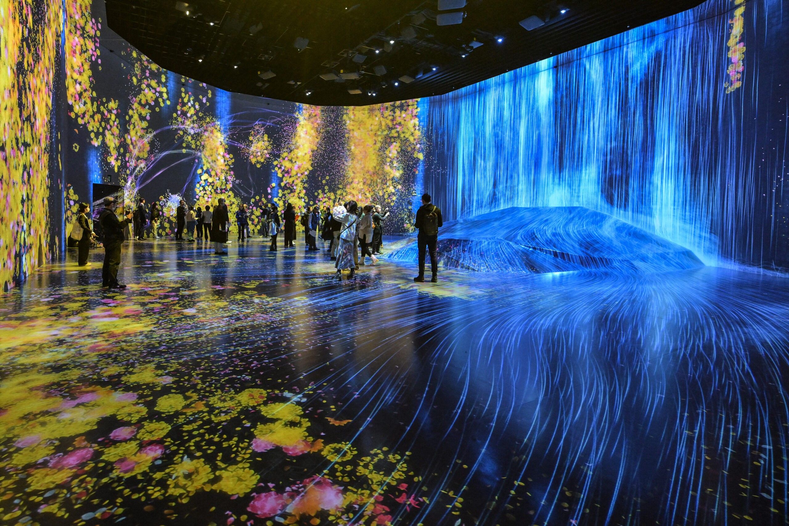 Tokyo’s New Digital Art Museum Draws Tourists - GG2