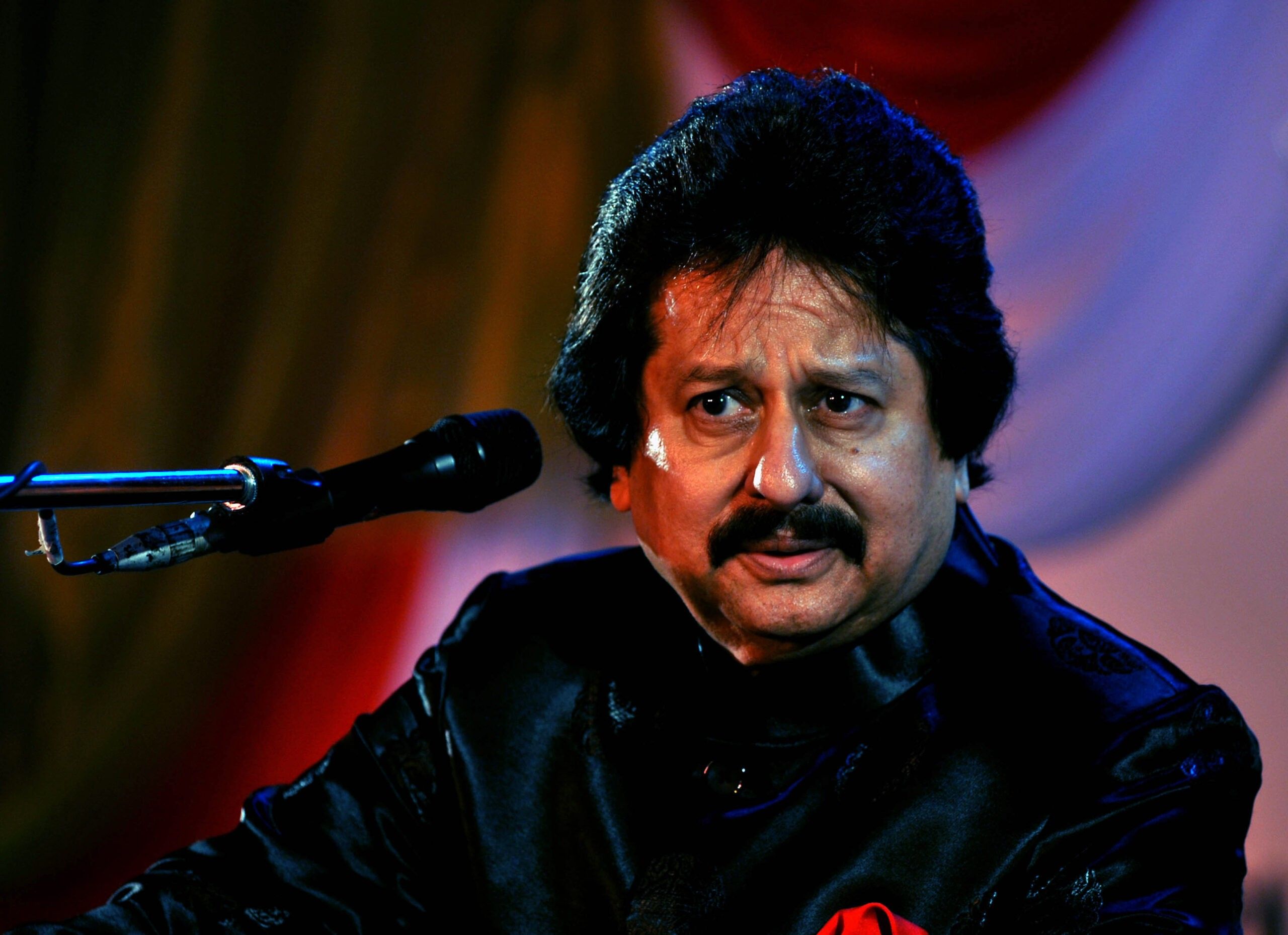 Tributes pour in for Ghazal maestro Pankaj Udhas - EasternEye