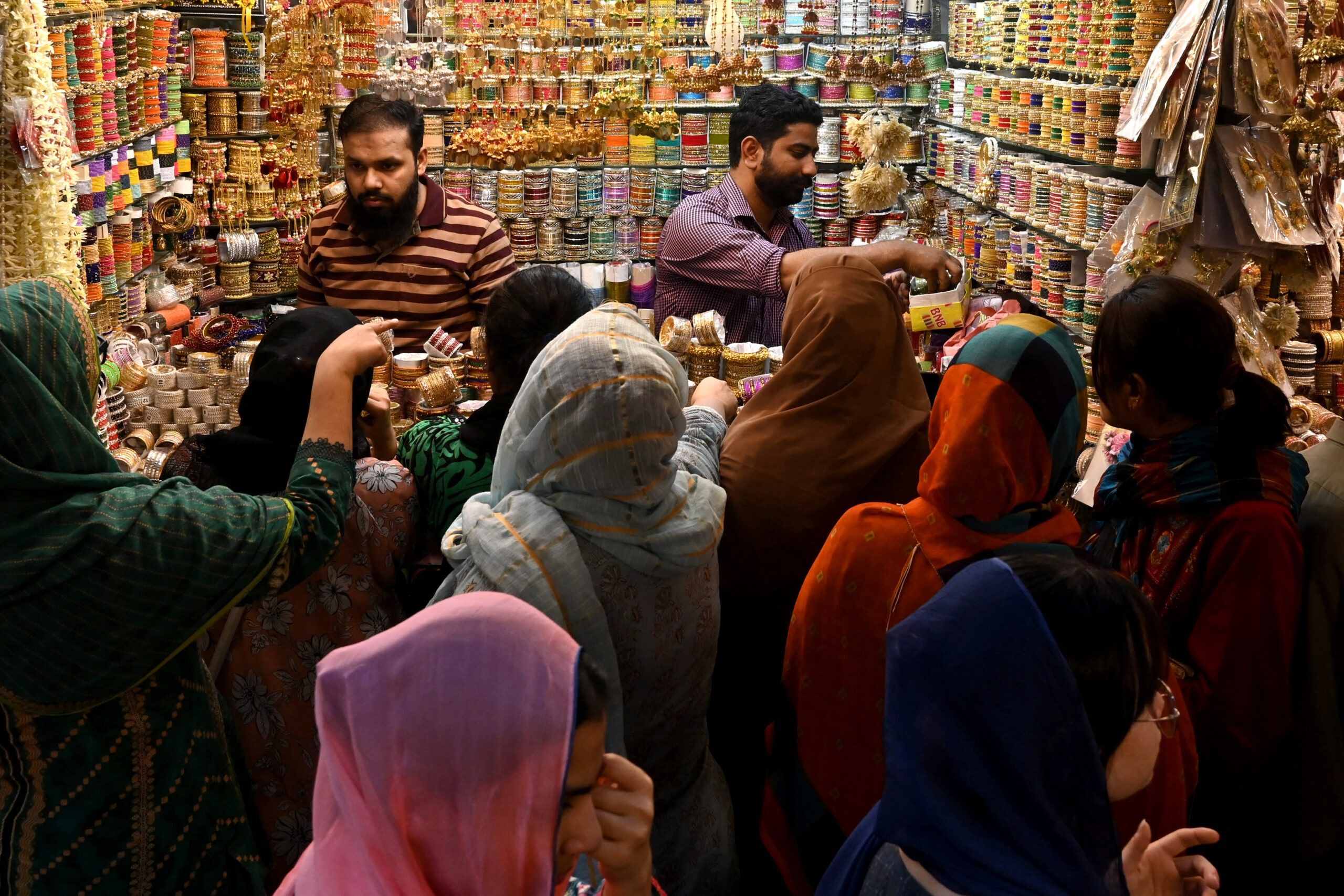 From flame to fashion, the artisanal odyssey of Pakistan's Eid Bangles ...