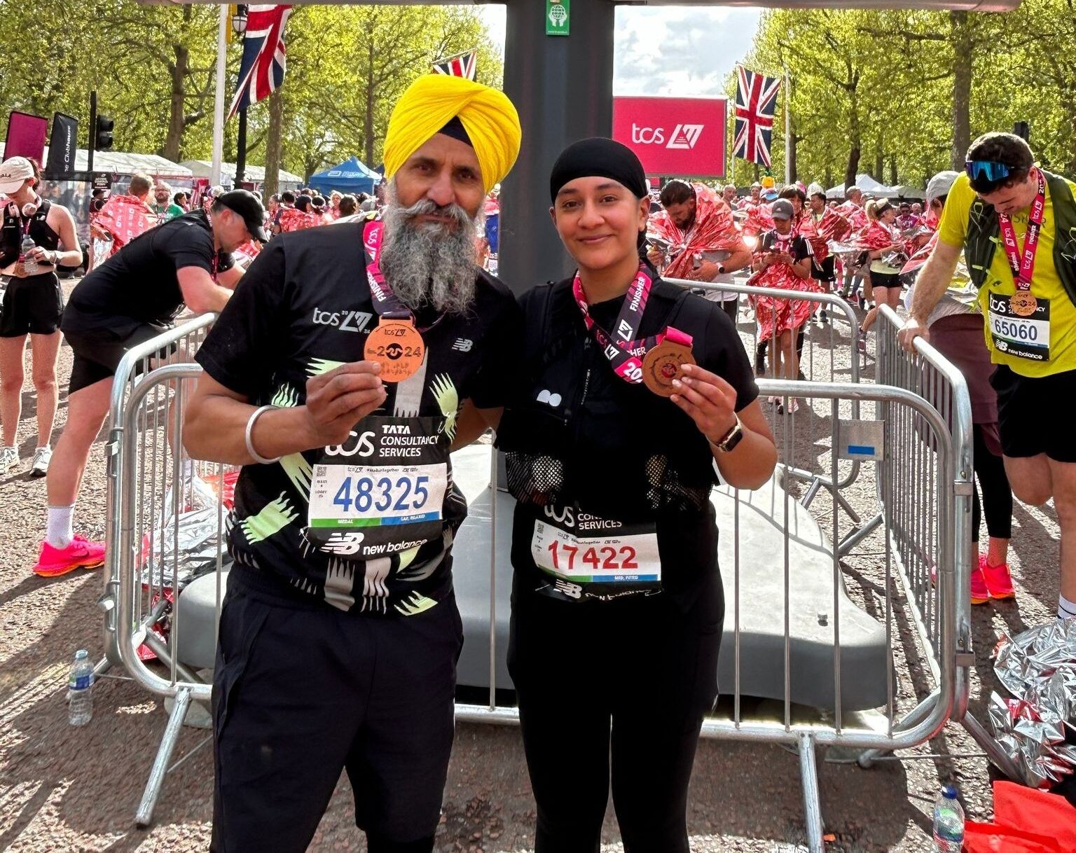 Father and daughter complete London marathon - EasternEye