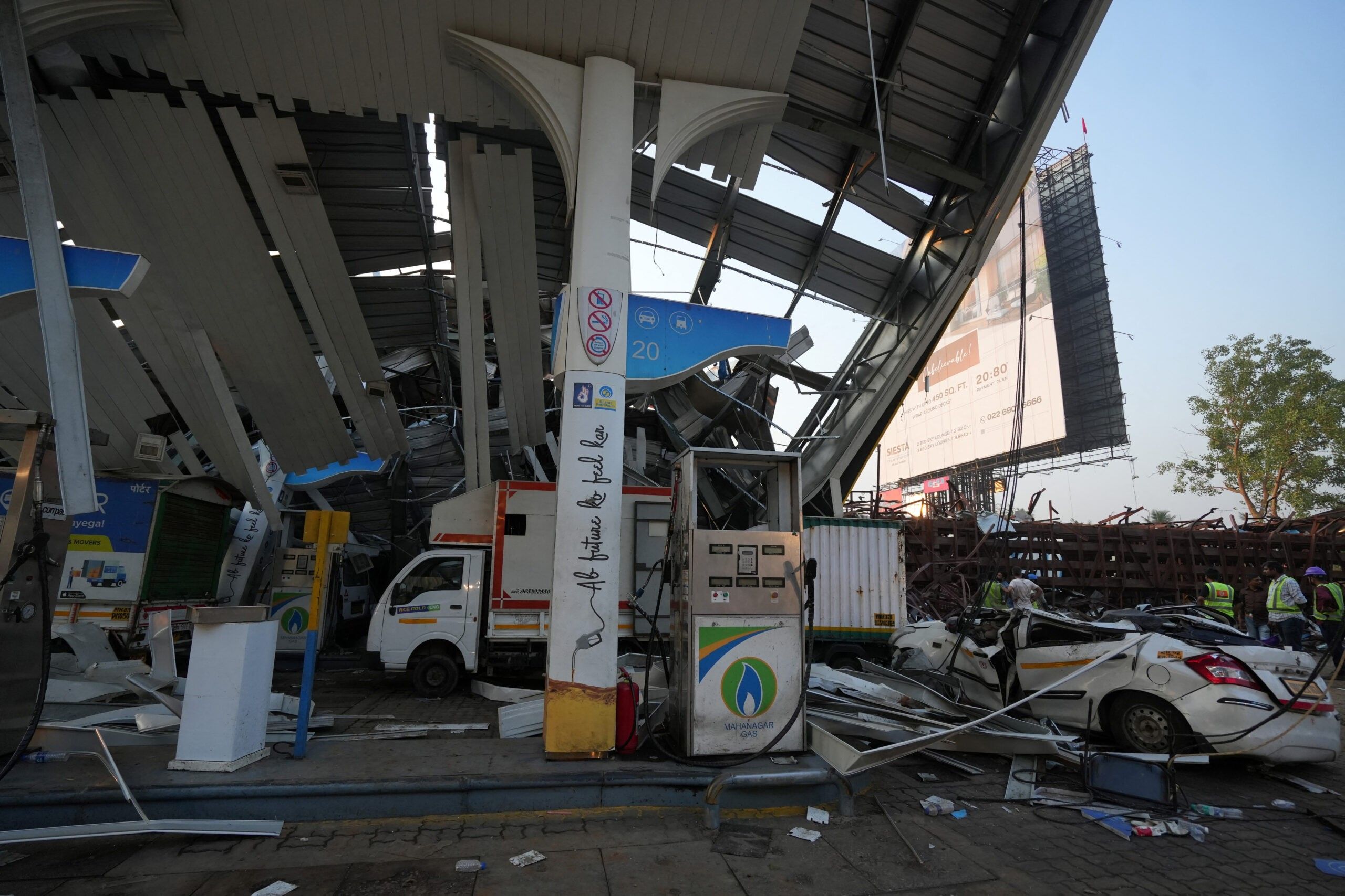 Mumbai billboard collapse kills 14 - EasternEye