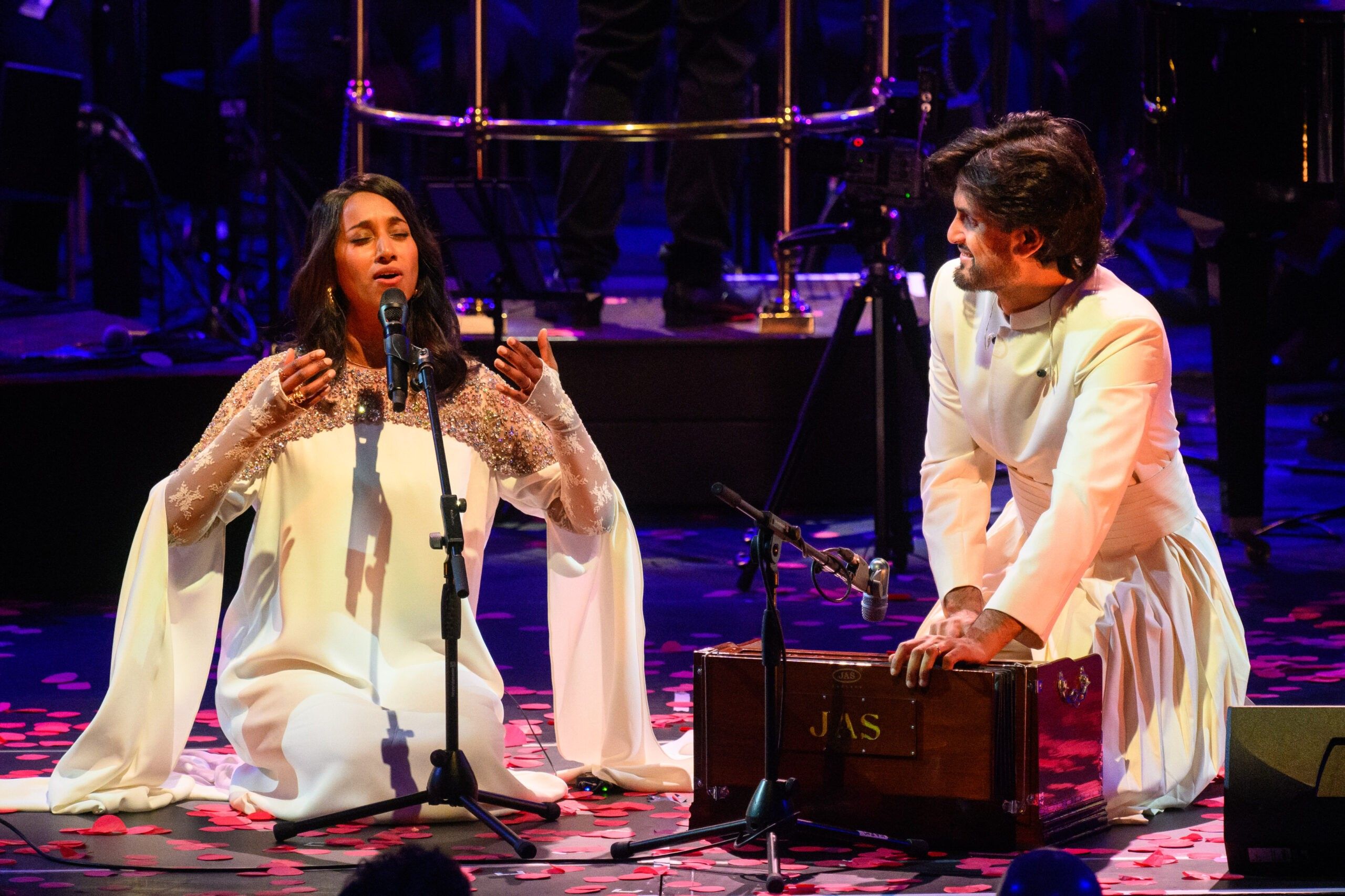 Superb Royal Albert Show redefines Sufi music - EasternEye