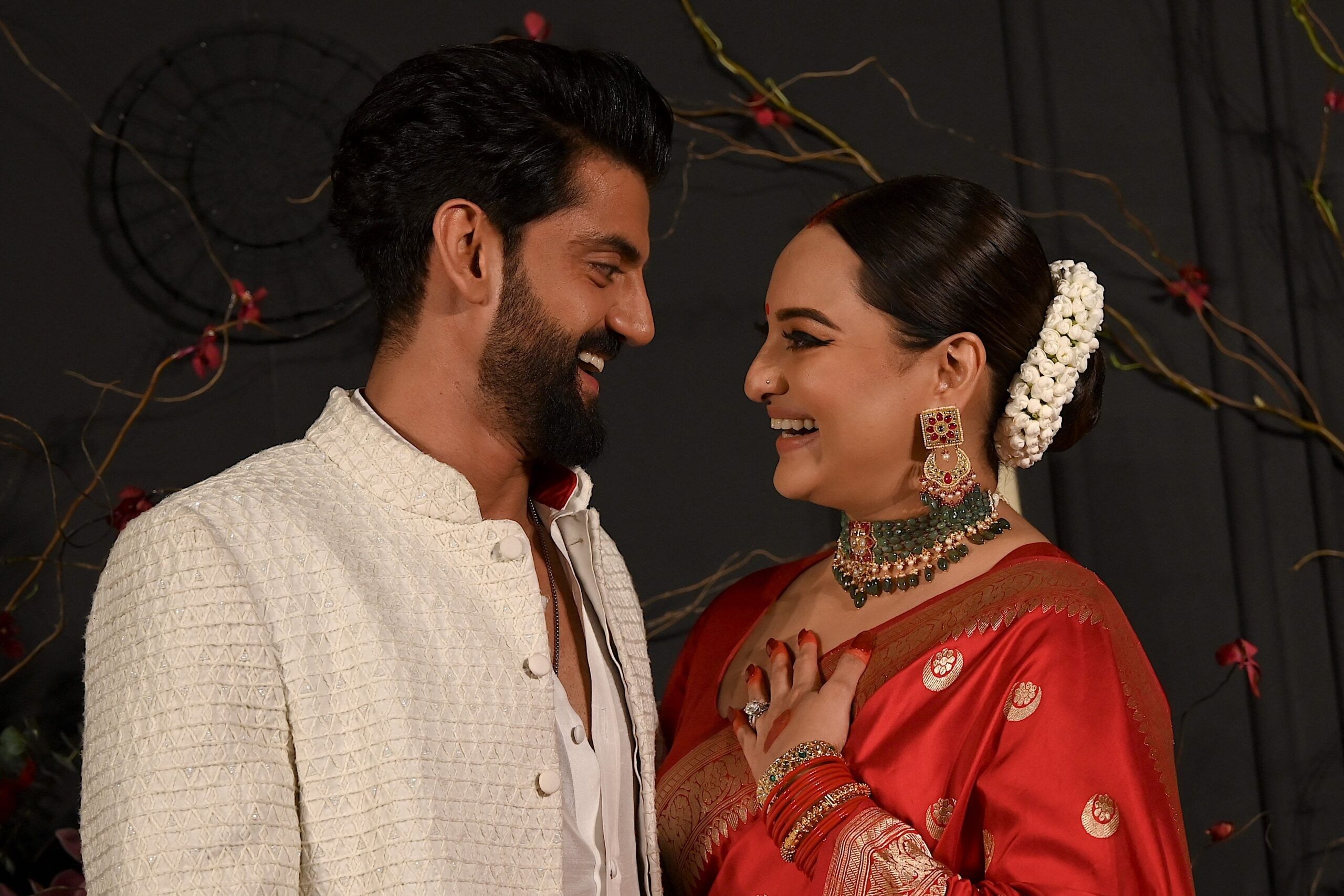 Sonakshi Sinha marries Zaheer Iqbal at private ceremony - EasternEye
