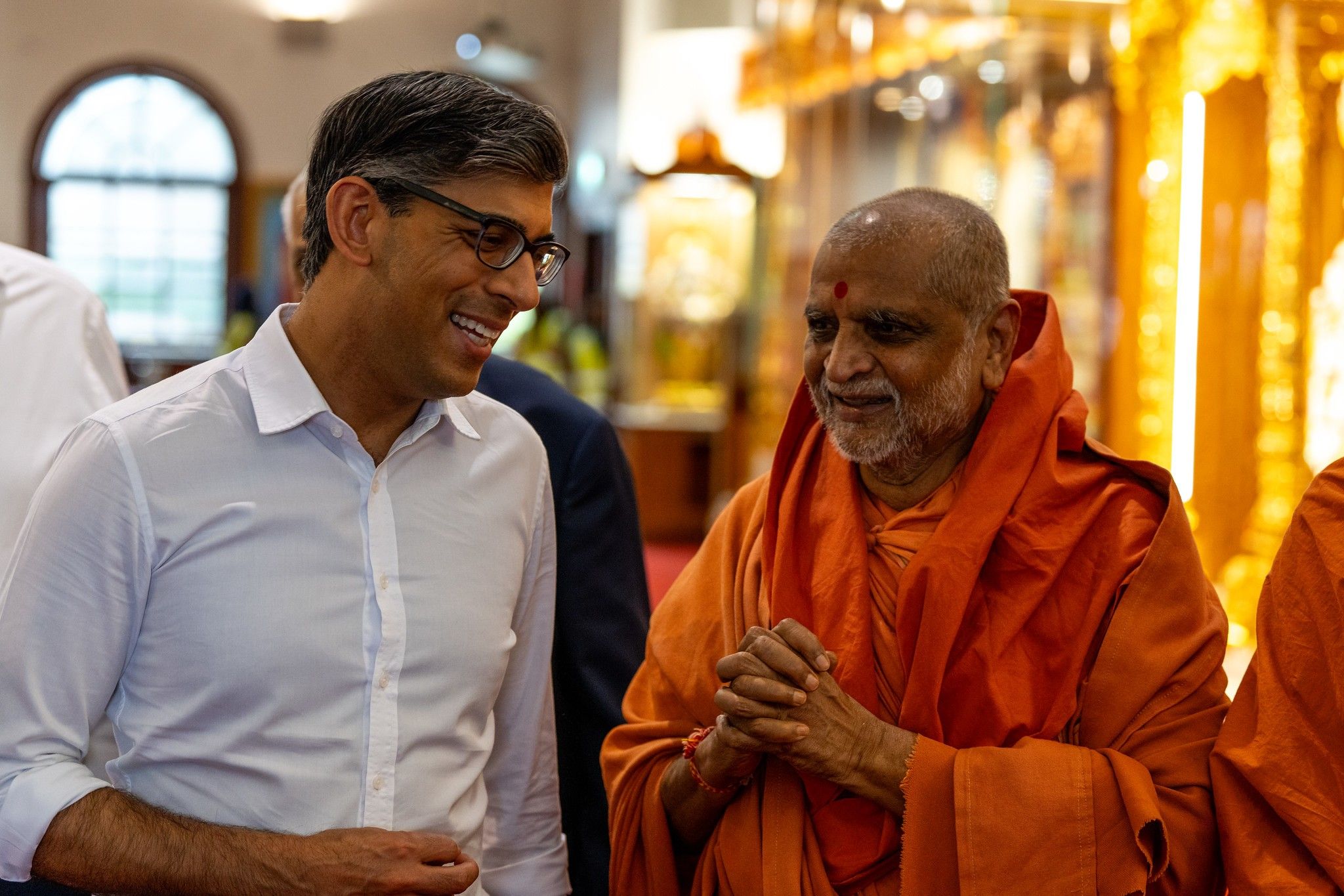 Sunak visits Swaminarayan Temple in Kenton - EasternEye