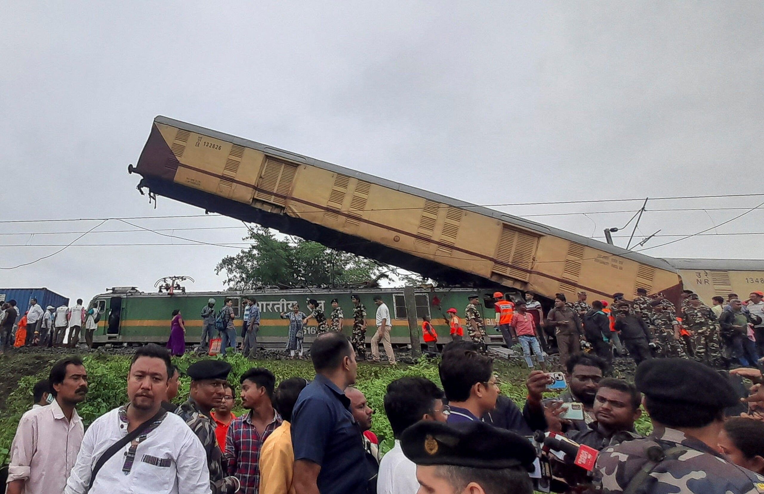 Nine killed, dozens injured in train crash in India - EasternEye