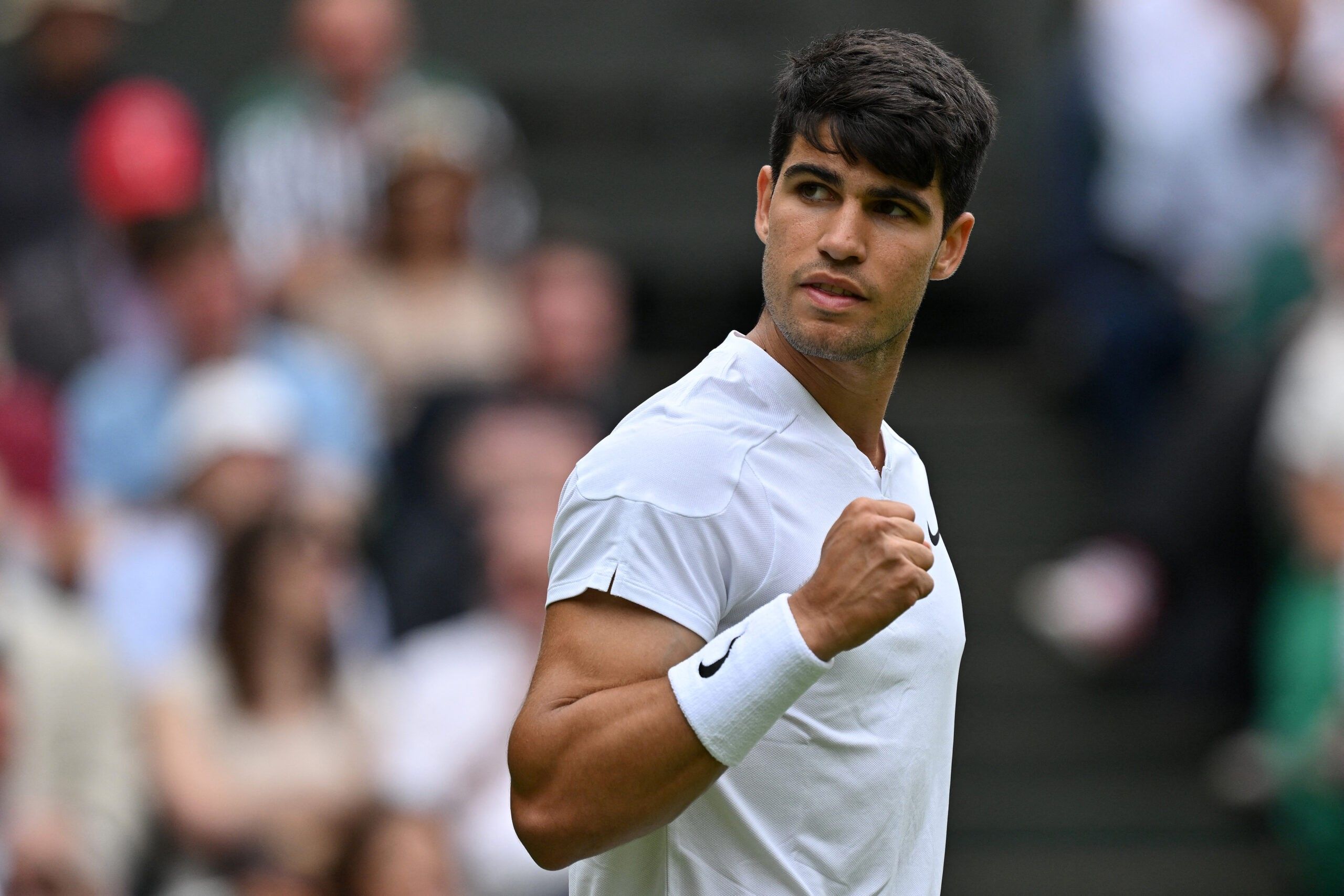 Alcaraz advances to second round after overcoming Lajal's challenge ...