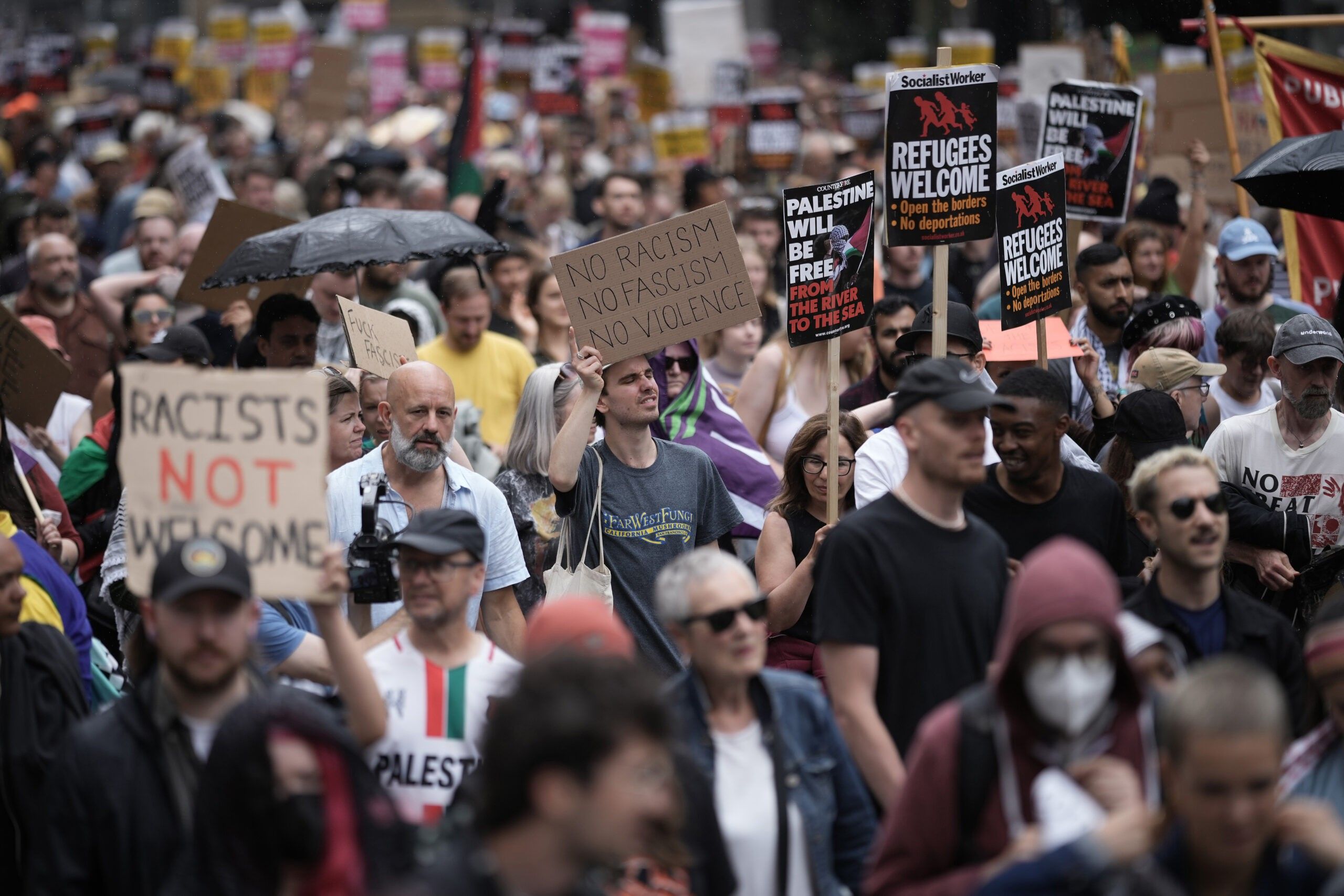 Thousands rally nationwide against far-right riots - EasternEye
